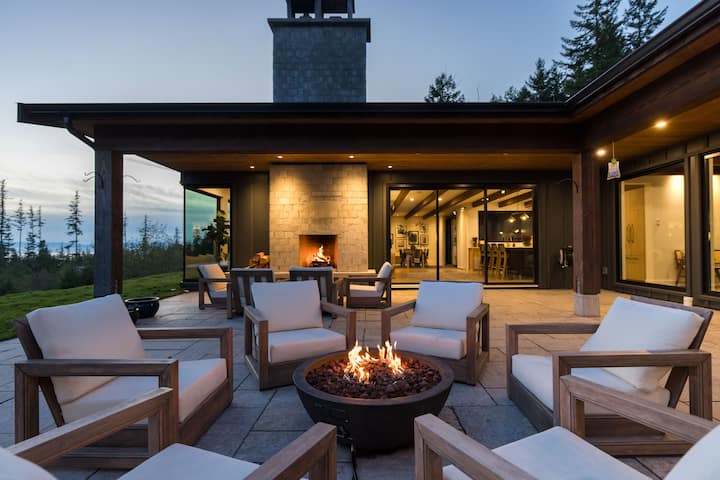 Mountain Retreat With Unobstructed Ocean Views! - Gibsons