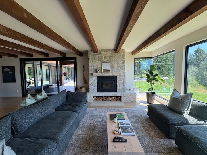 Mountain Retreat With Unobstructed Ocean Views! - サンシャイン・コースト・リージョナル・ディストリクト