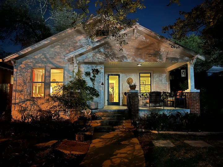 Homey, Eco-conscious Bungalow Near Ut, 28 Day Stay - 