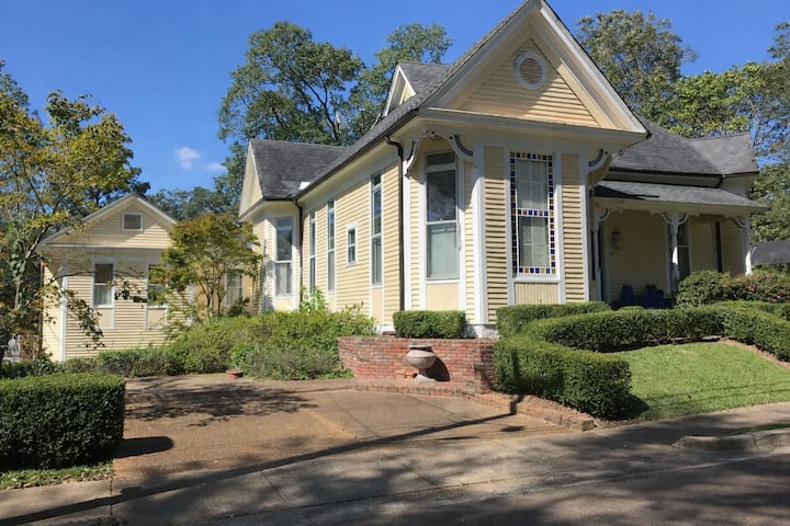 The Ivey-lane Bed & Breakfast   *Kids Cave - Mississippi