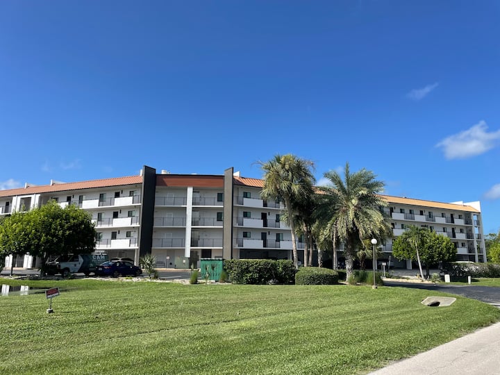 Bonita Boat House - Fresh, Modern, Close To Beach - Bonita Springs, FL