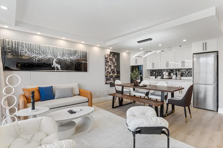 Newly Renovated Condo Great View W/parking - Kuhio Beach, HI