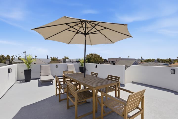 Rooftop Terrace Villa Steps From The Beach - San Diego, CA