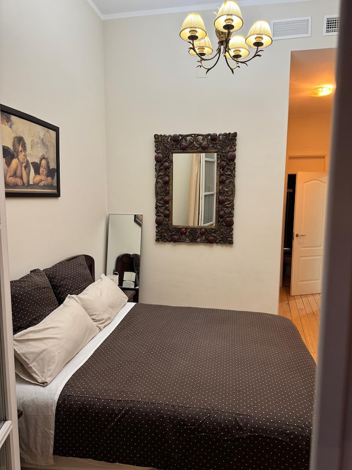 Bonito Piso En Calle Cuna,2 Balcones - Seville