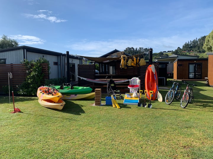 'The 'Camp' Holidays Of Yesteryear At Cooks Beach - Hahei