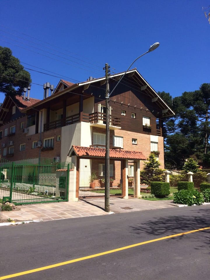 Apto Espaçoso Perto Do Centro - Gramado