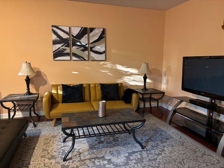Spacious 3br Quiet Home - Schaumburg, IL