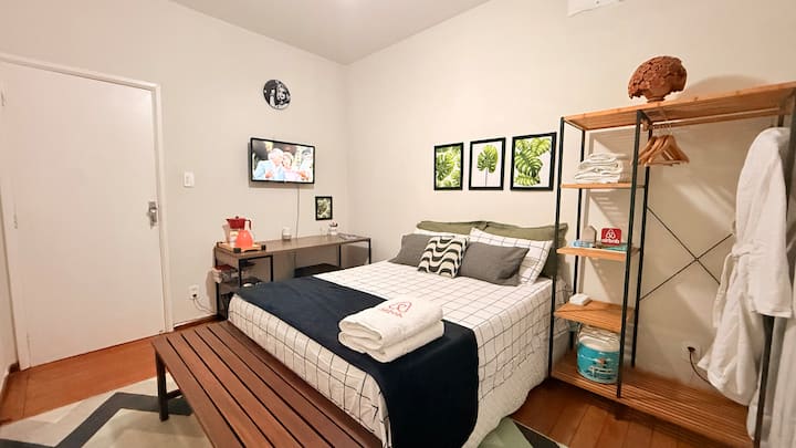 Quarto Em Apt Amplo Na Barra Em Frente Ao Shopping - Barra