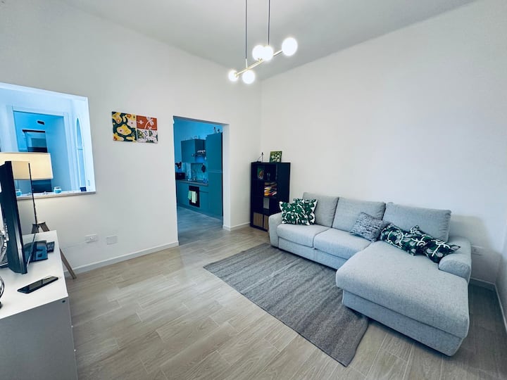 Comodo Appartamento In Zona Centrale - Bríndisi