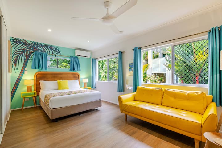 Kickback And Relax In Comfort For 2 - Port Douglas