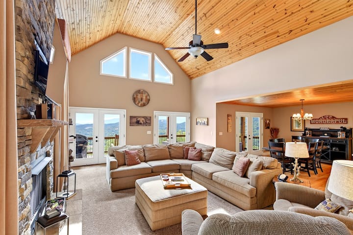 Almost Bearadise | 5 Bd Home With Views - Black Mountain, NC