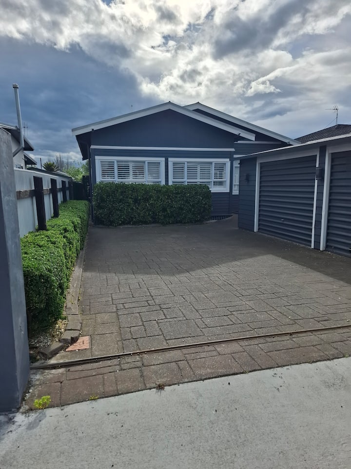 Electric Gate, Warm And Equipped On Mcgrath - Napier, New Zealand