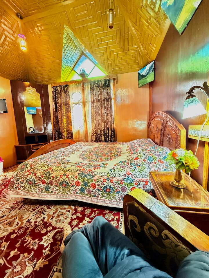 Comfortable & Hygiene Place In Dal Lake - Srinagar