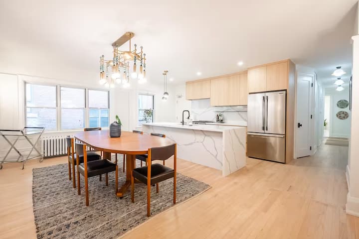 Expansive Suite & Stunning Lake Views - Toronto