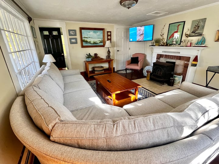 Walk To Beach, Restaurants And Ocean Edge. - Brewster, MA