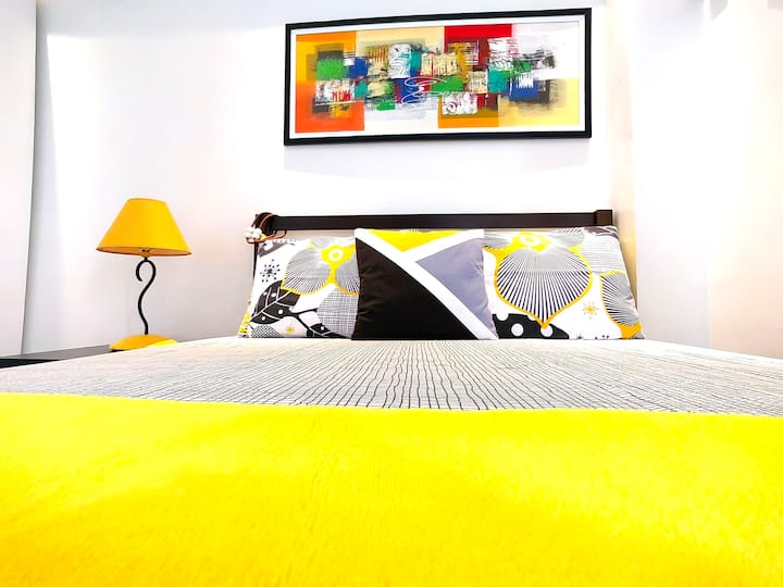 Elegant 2br Flat In Qc With Netflix And Parking!! - Quezon City