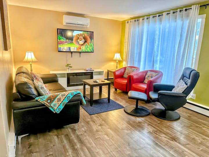 8-bed Pool Table | Clean | Central Location - Moncton