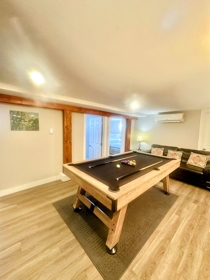 8-bed House| Clean • Pool Table• Ac• Wifi• Centre - Moncton