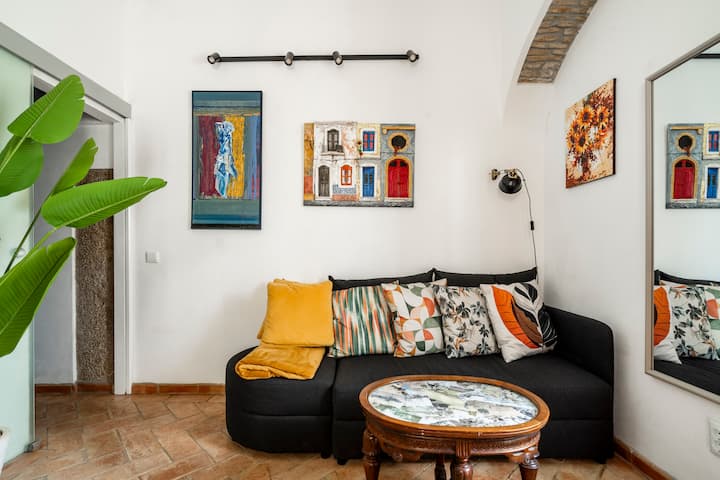 Sunflowers House — Cozy Old Town House - Algarve