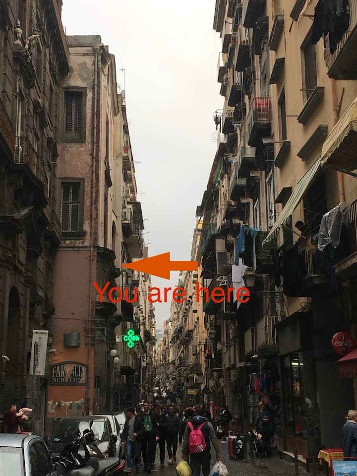 Tribunali 222 - Naples