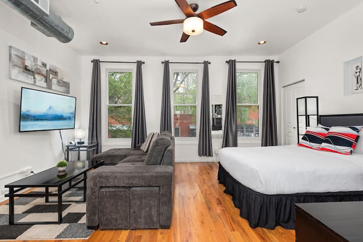 Historic Lohi Top Floor | Private Entry | Deck - Washington Park - Denver
