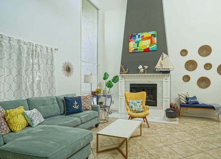 Bright Townhome 5 Min Walk To Private Beach Pool - Florida Panhandle, FL