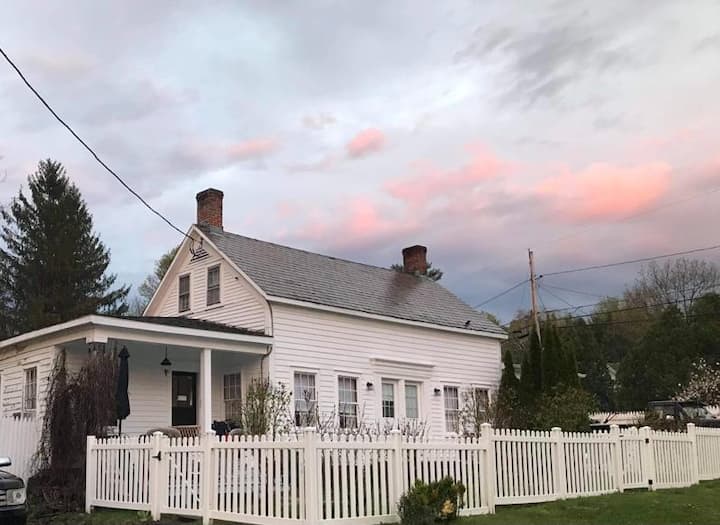 Charming Private Suite • Walk To Village - Bennington, VT