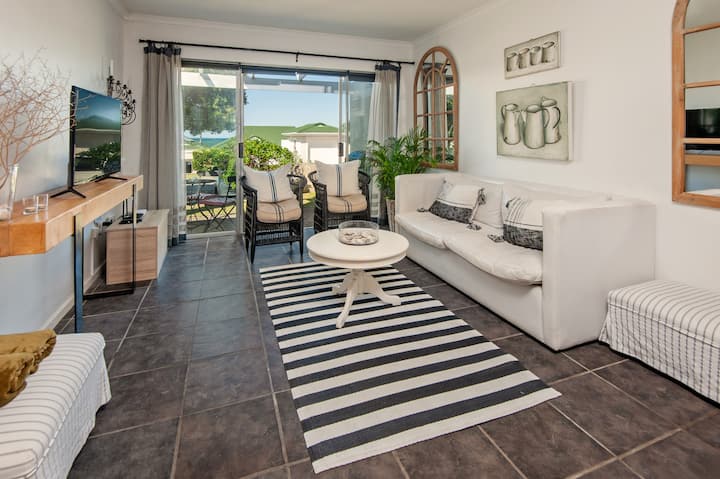 Seaside Apartment In Whalerock Estate - Hermanus