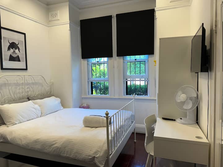 Tiny City Pad+ensuite+kichenette - Surry Hills