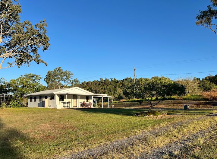 Peaceful Mountain View Home - Cape Hillsborough National Park
