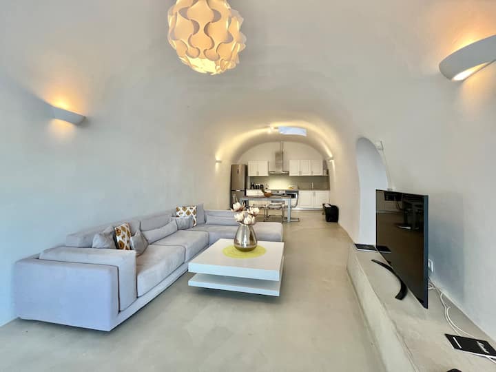 Private 3000 Sq Ft Oasis Home In Firostefani - Santorini
