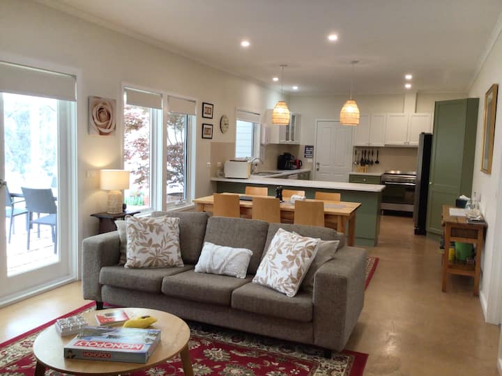 Andrea's White House Retreat - Relax & Reconnect - Perisher Ski Resort