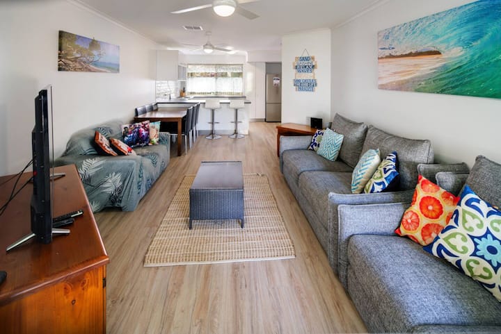 Coolum Beach Getaway: Beach & Shops - Book Direct - Coolum Beach