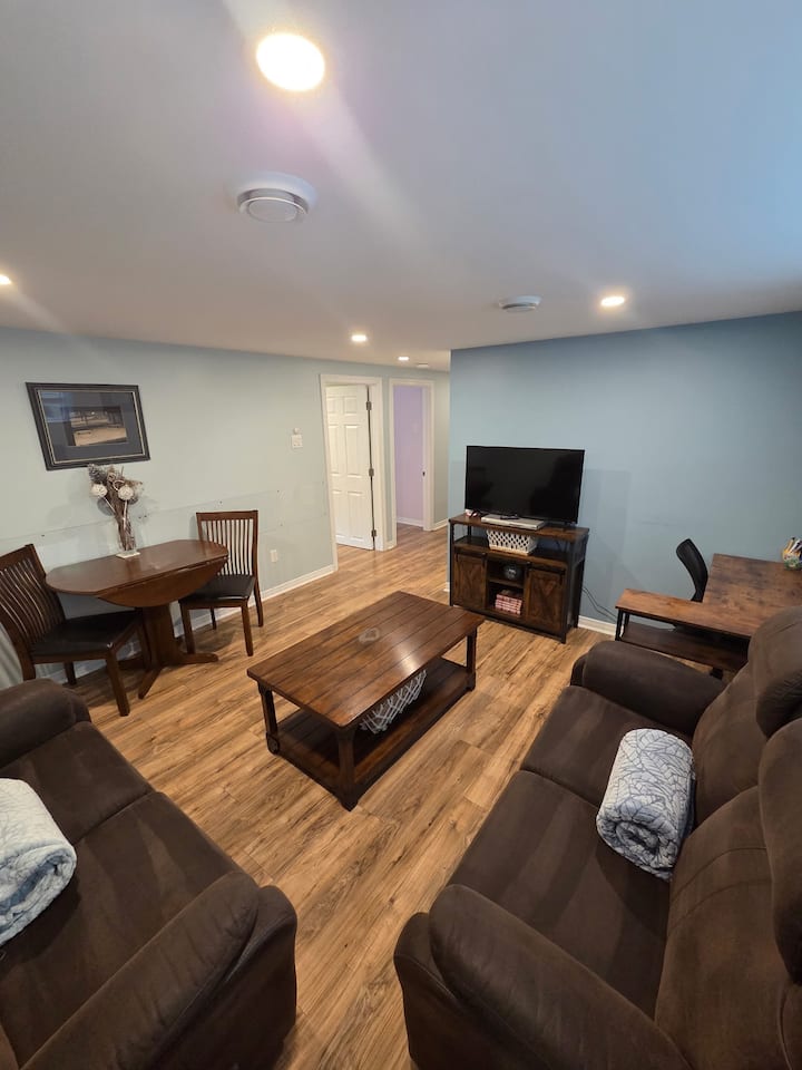 *Near General + Cheo* Central 2 Bdrm W/ Parking - Ottawa