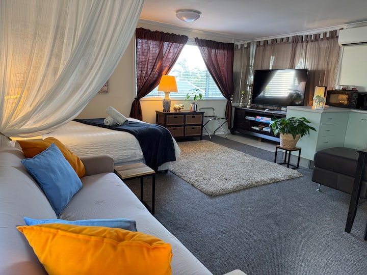 Spacious Studio, Private Entrance, Self Contained - Virginia