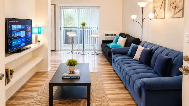 Modern Penthouse W/ Pool By Beaches/downtown - San Diego, CA