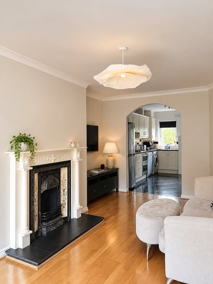 Sunny, Three Storey Home Near The Sea - Bray