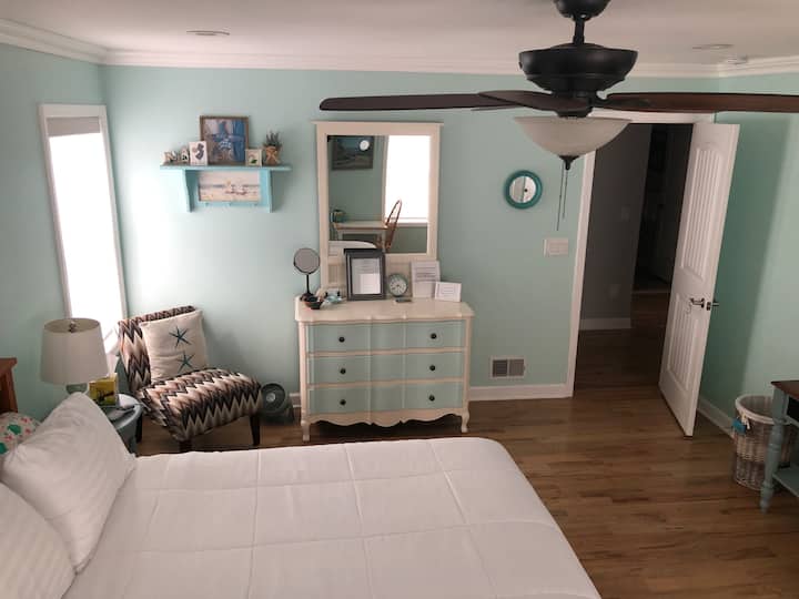 Large Bedroom In Beach House - Ocean Grove, NJ