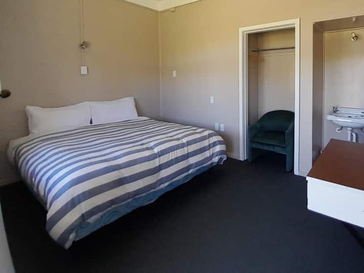 Private Hostel Room (1 X Queen Bed) @ The Junction - Tūrangi