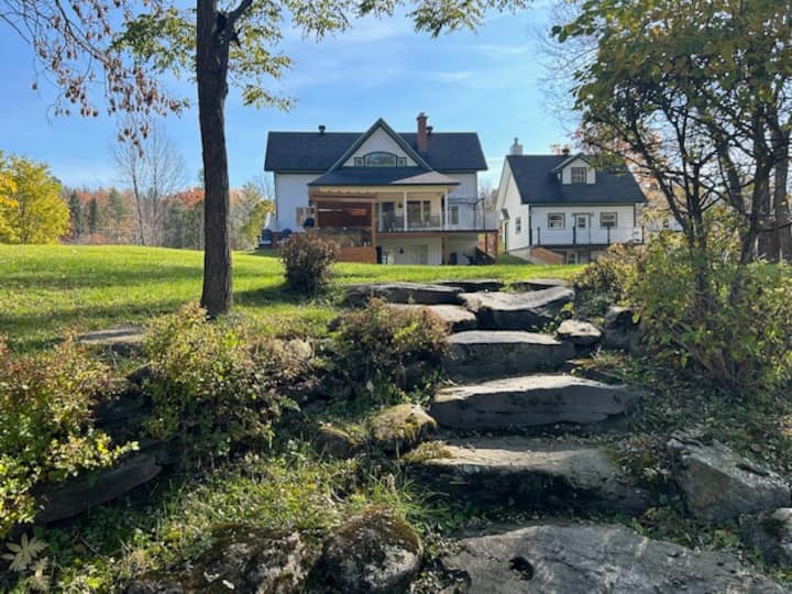 La Maison Sur La Rivière - North Hatley - Palais des Sports Leopold-Drolet