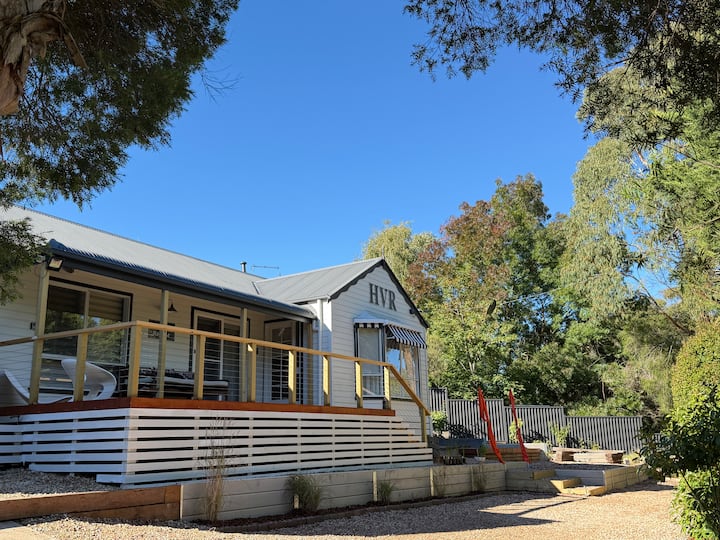 Hill View Retreat. Your Romantic Getaway. - Hepburn Springs