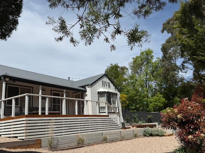 Hill View Retreat. Your Romantic Getaway. - Daylesford