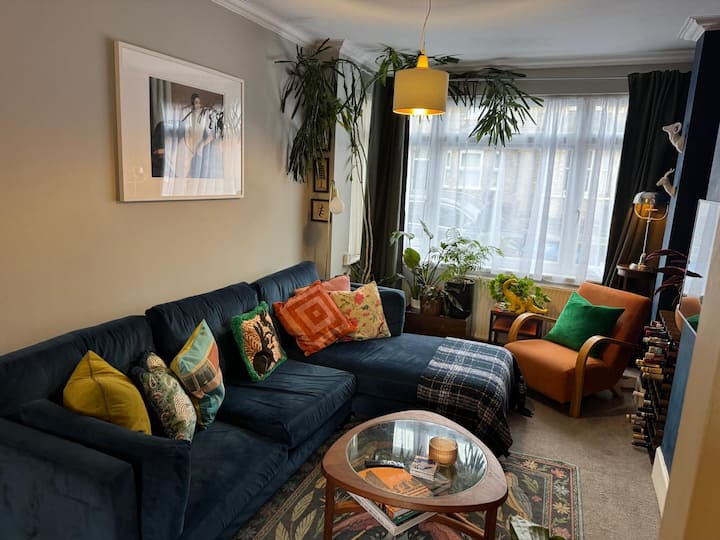 Spacious And Stylish Home - Croydon
