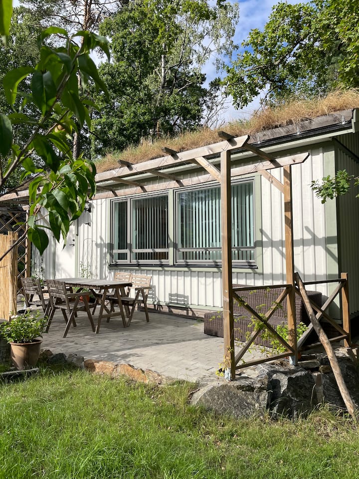 Mysigt Gästhus Med Stor Terrass - Tumba