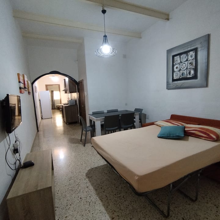 A Large House,  3 Minutes To The City Centre - Malta