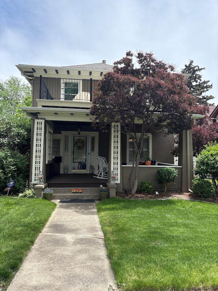 Charming Victorian 3-bedroom Home W/ Mountain View - Manitou Springs, CO