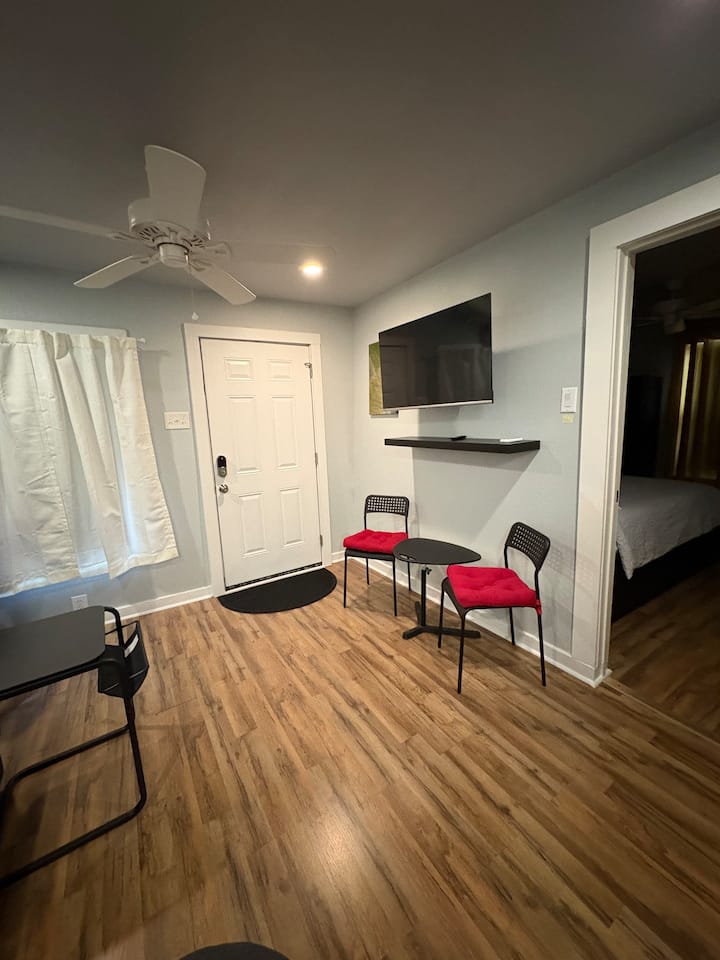 East 5th Street Casita - Holly Neighborhood - Austin, TX