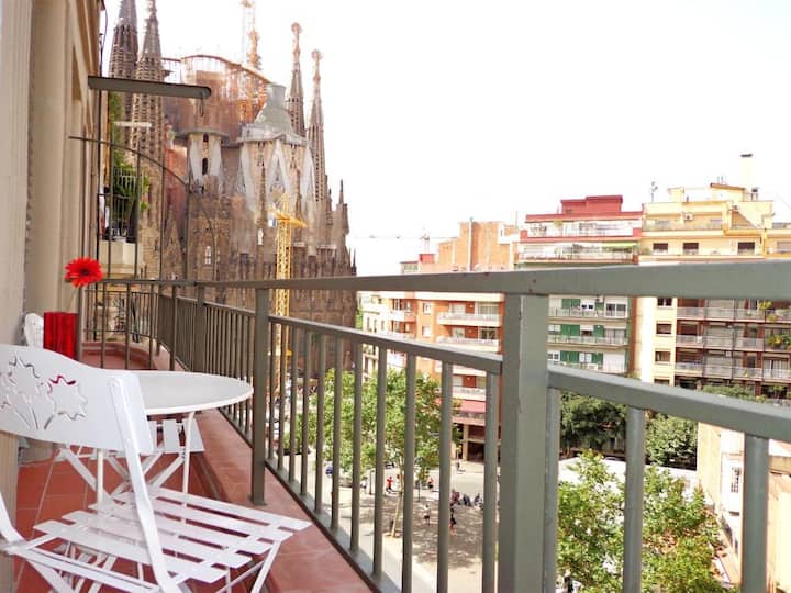 Apartment Overlooking Sagrada Familia With A/c And Wifi - Barcelona