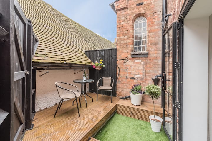 Tudor Property / Outside Terrace / Permit Parking - Stratford-upon-Avon