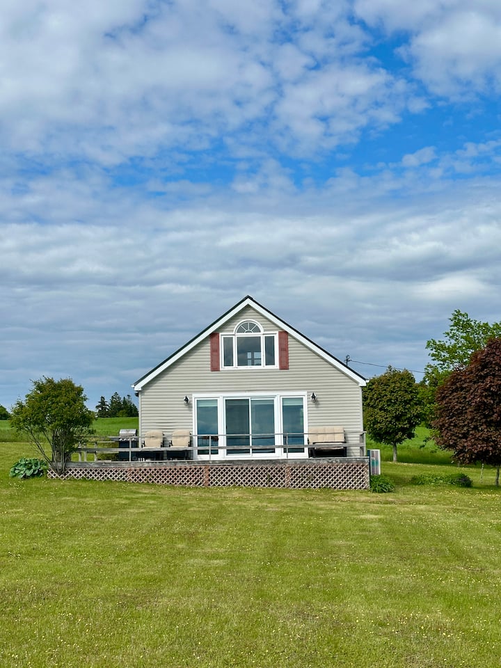 Riverview Cottage, Minutes From Canada’s #1 Beach - Souris